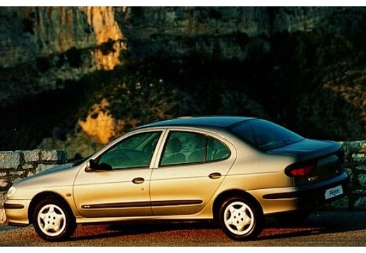 RENAULT Megane Classic 1.4 RN - Sedan I 75KM (1996)